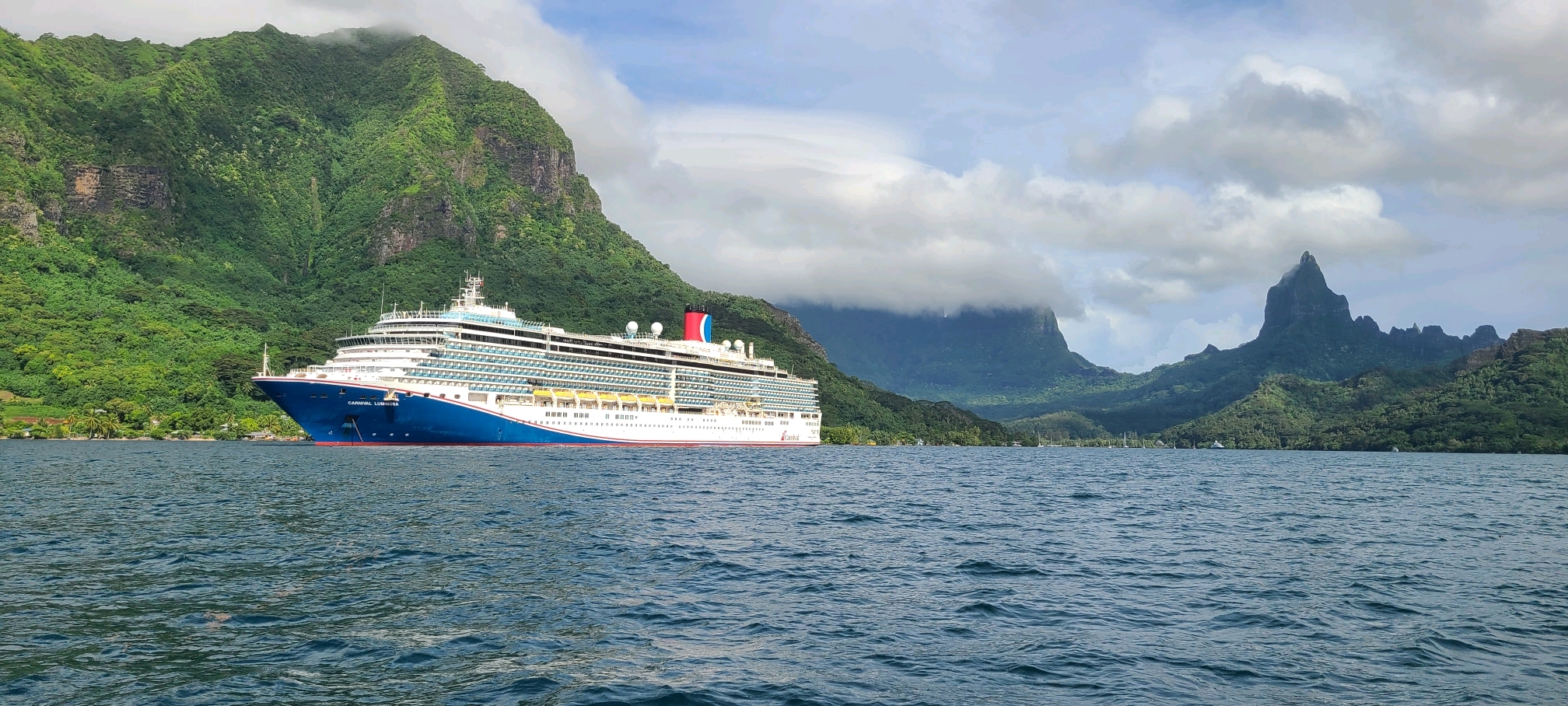 Carnival Luminosa Reviews, Ship Details & Photos - Cruiseline.com