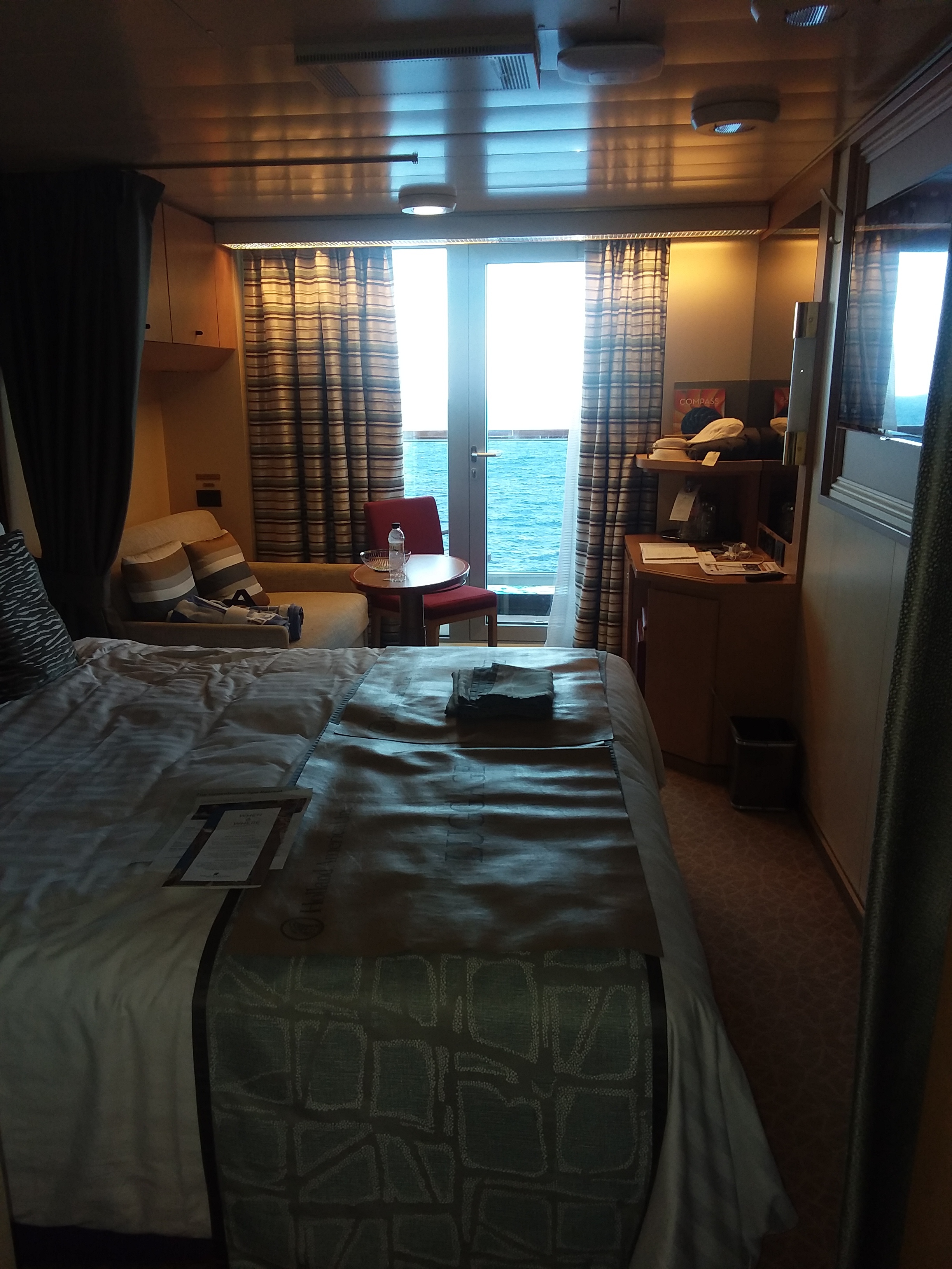 Oosterdam Cabins & Staterooms - Cruiseline.com