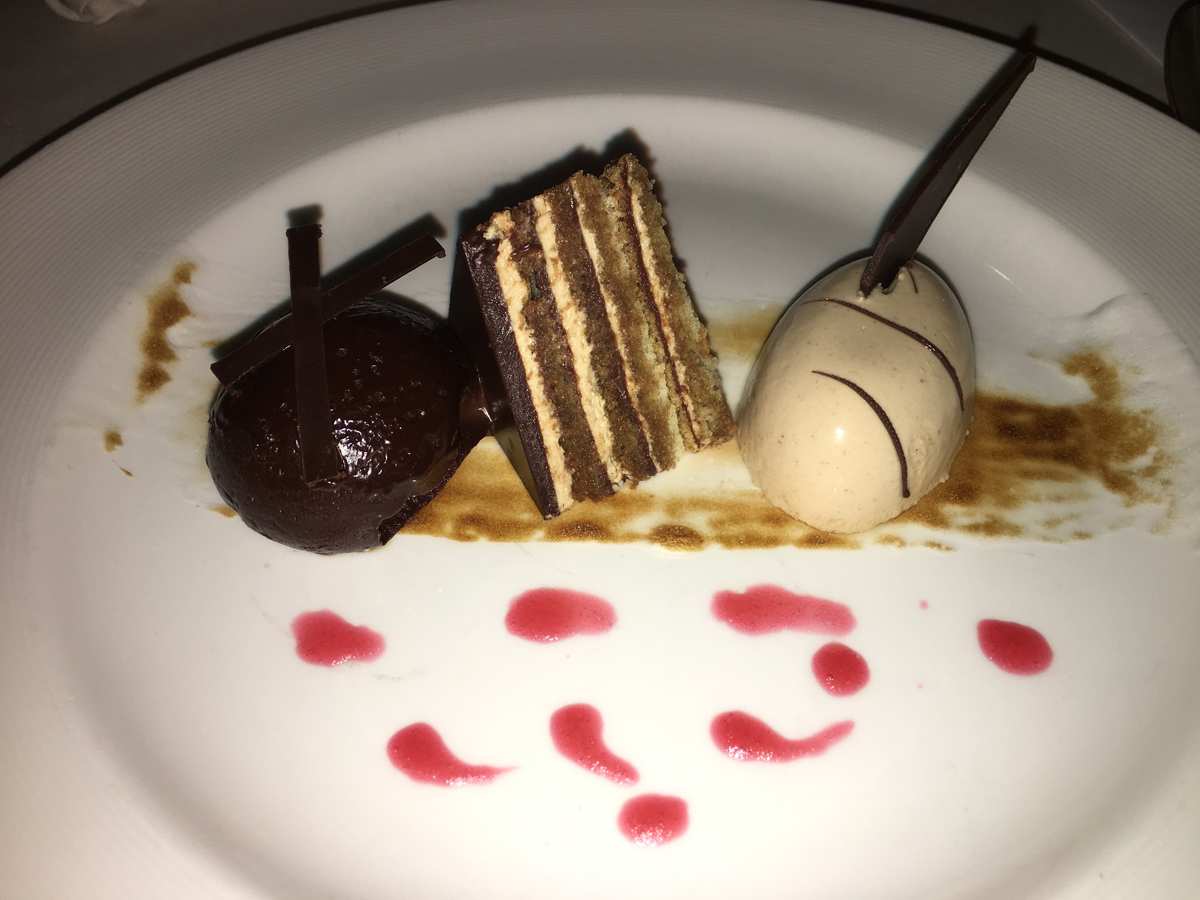 Pools onboard the Grand Princess - Cruiseline.com